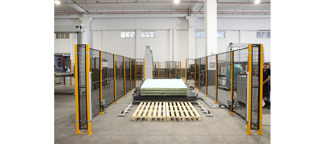 QST-200 | Automatic Foam Pallet Stacker